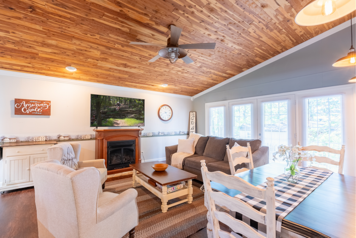 King Bed+cozy Farmhouse Cottage+close To Trails - Bella Vista, AR