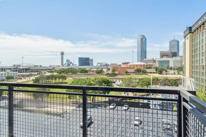 Downtown Dallas - Lux Penthouse No. 604 - Dallas, TX