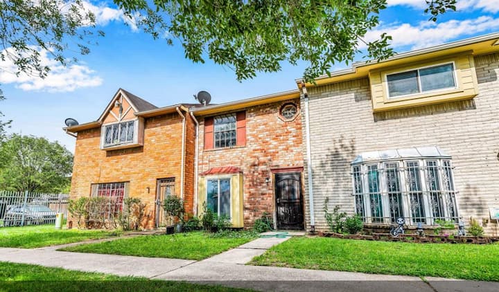 Rental Home |6 Beds W/ Kitchen Amenity, Parking - Aéroport George-Bush de Houston (IAH)