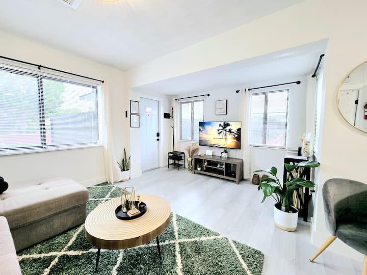 Cozy 1/1 + Patio- Near Beaches & Hard Rock! - Hollywood, FL