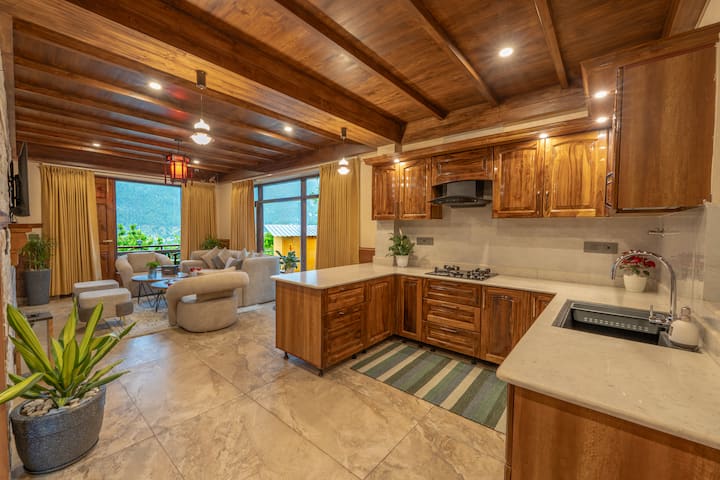 Kairos Villa | 8 Bhk Villa With Jacuzzi - Manali