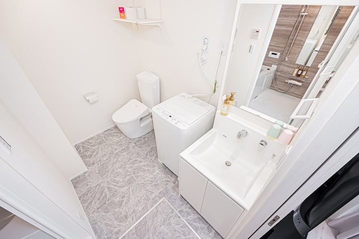 2 Mins Train To Ueno, 10 Mins Walk From Iriya Sta. - Asakusa