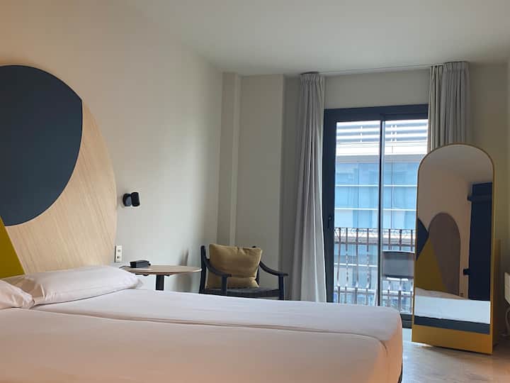 Standard Twin Room With Balcony At Hotel Onix Fira - Barcelona