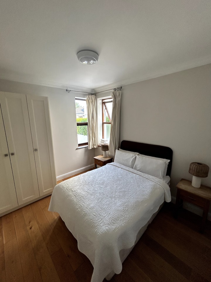 Cosy Central Apartment | Free Parking - Cork