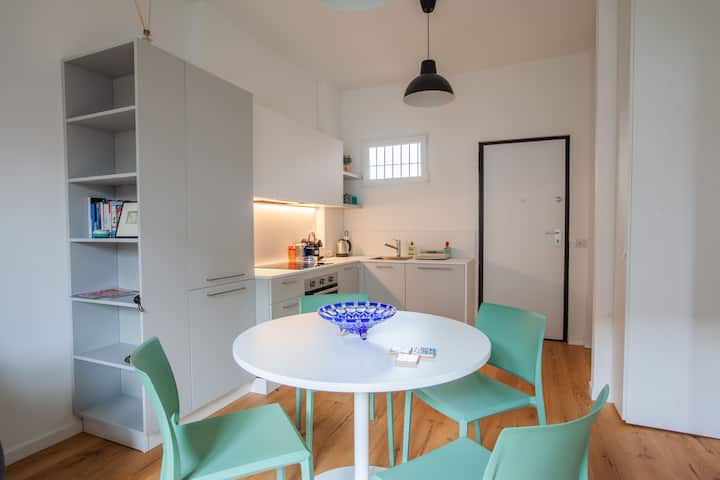 "Enjoy" Milano City Close To Mm3 Linea Gialla - Mailand