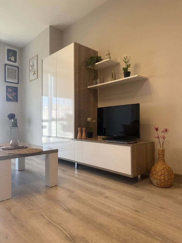 Studio Apt 5 Min By Walk To Metrobus - Sahil