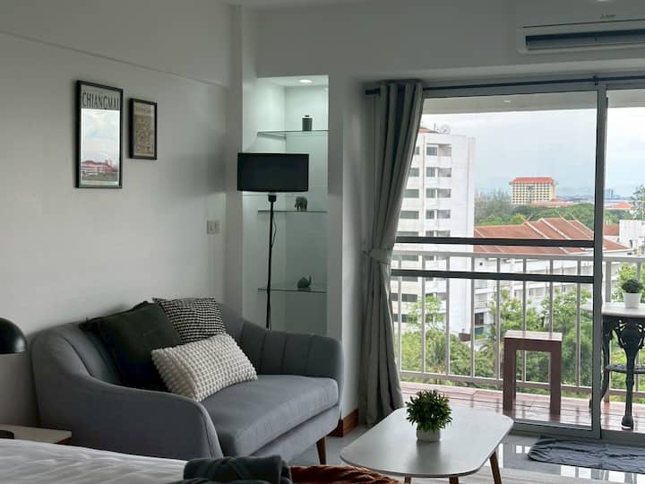 Cozy Studio Near Nimman | Pool + Work Desk - Chiang Mai