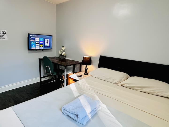 Convenient Room W/smart Tv & 1 Bus To Hec, Udem - LaSalle