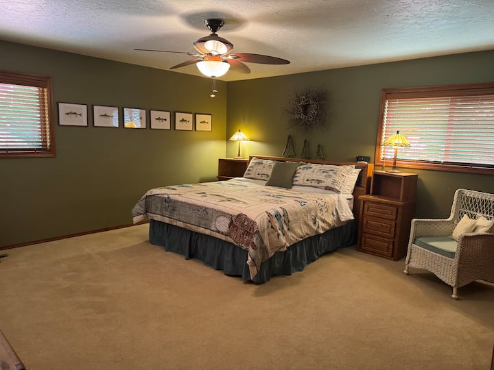 Sandy River Retreat - Troutdale, OR