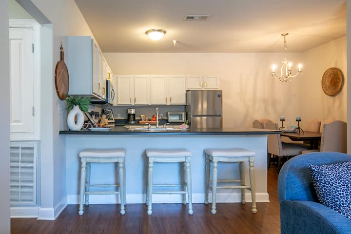 Bluffs Oasis, 2br/2ba Top Floor! - Oxford