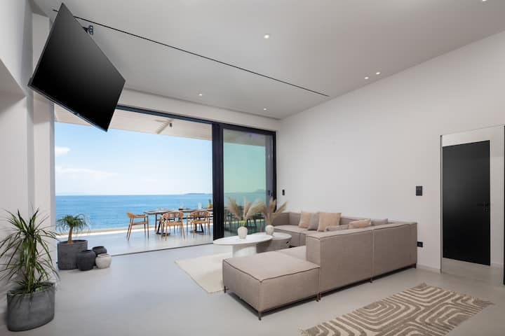 Elysian Shore Beachfront Villa - Kassiopi
