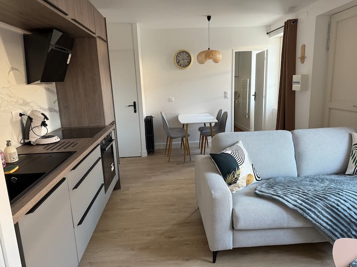 Chez Auguste, Appartement Neuf - ibis Styles Chaumont Centre Gare