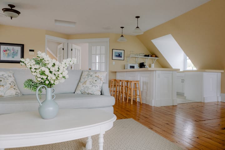 2bdrm Bayview Loft At Lake On The Mountain - Prince Edward