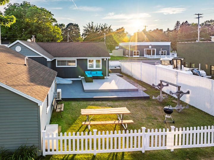 3 Bedroom House / Arcadia Resort - Bear Lake, MI