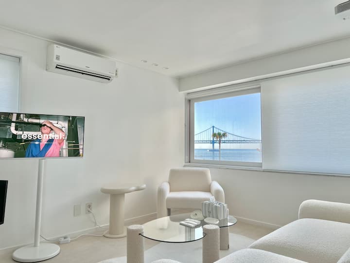 [특별가] #광안대교뷰 #오션뷰 #루프탑 #광안대교 #바닷가10초 #광안리맛집 #화이트숙소 - Busan