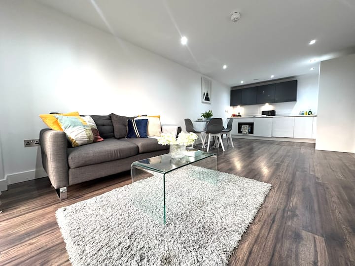 The Innercity Escape: 2 Bed & 2 Bath - The Hawthorns
