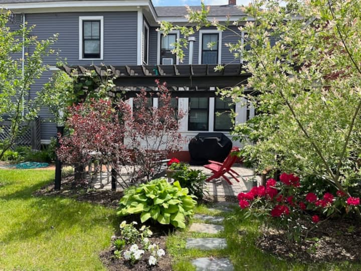 3 Br-3 Ba Historic Home Steps Fr. Town And Bowdoin - Brunswick, ME