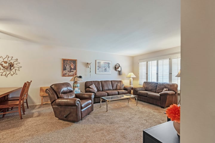 Pet-friendly Sun City Retreat Near Golf & Shops - Sun City, AZ