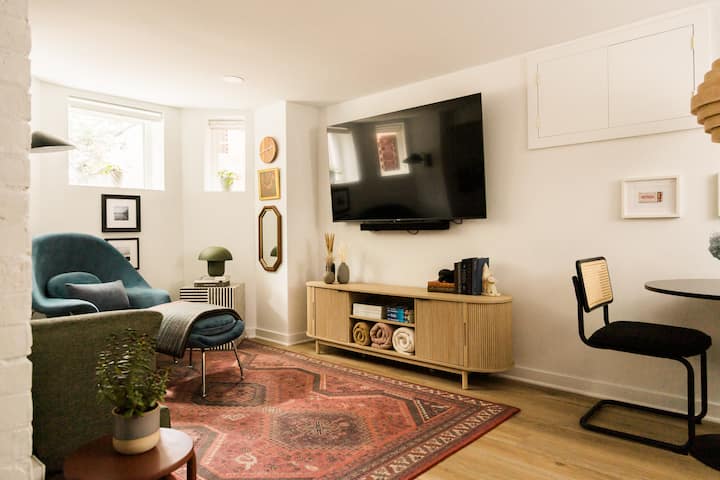 Stylish Capitol Hill Stay | 2br Near Lincoln Park - Washington, D.C.