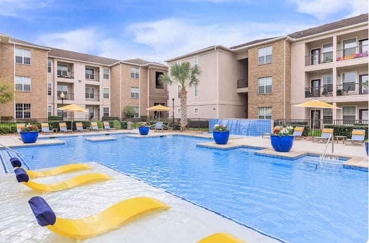 Beautiful Pool Home* Mins To Houston Er *Gym* Bbq - The Woodlands, TX