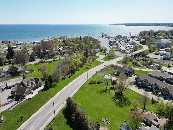 Relaxing King Suite • Walk To The Beach• Sleeps 2 - Port Dover
