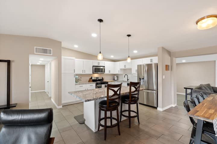 Modern Chic Family & Pet Friendly 4 Bd 3 Ba Home - ツーソン, AZ