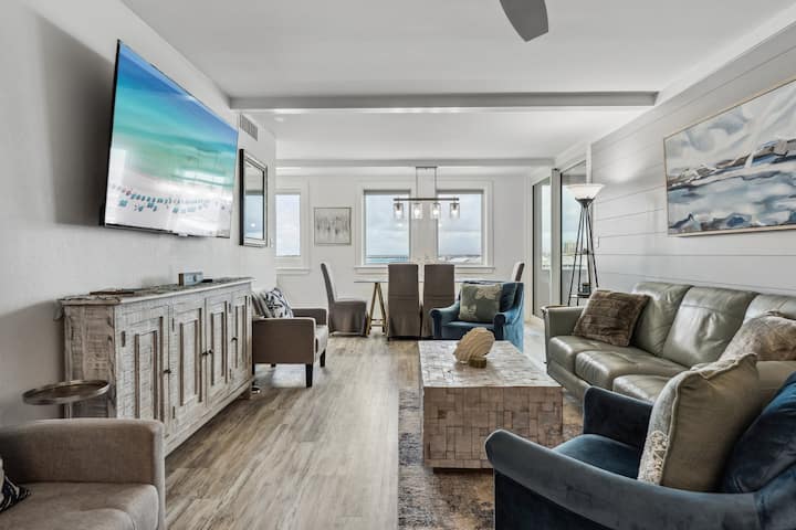 Sunset Delight 4 Bedroom 2 Bath Waterfront Condo - Destin, FL