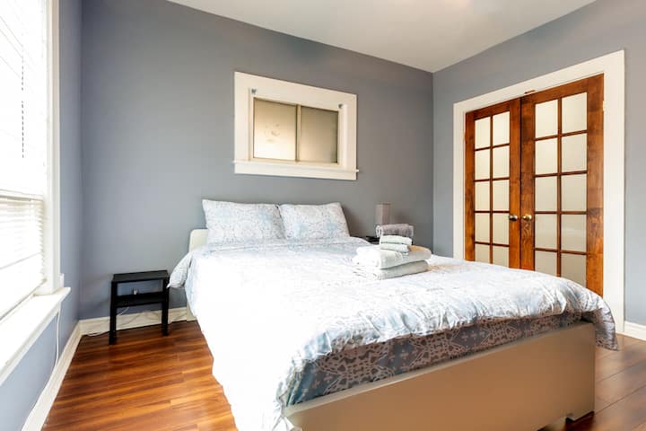 Lucky Nickle-private Suite W/own Entrance | 2 Beds - Toronto
