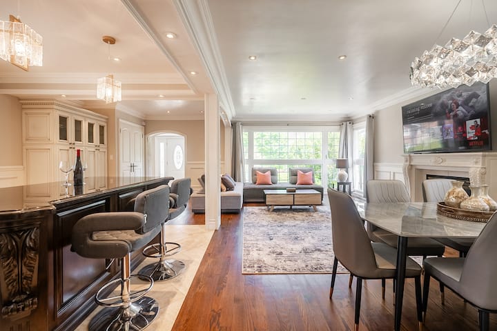 Luxury 3-bedroom Villa In Toronto - Toronto, ON