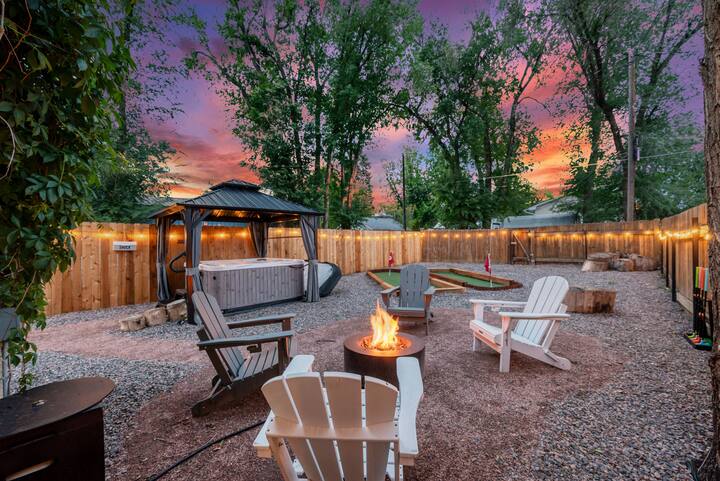 Downtown Retreat | Hot Tub • Yard Games • Fire Pit - Colorado Springs, CO