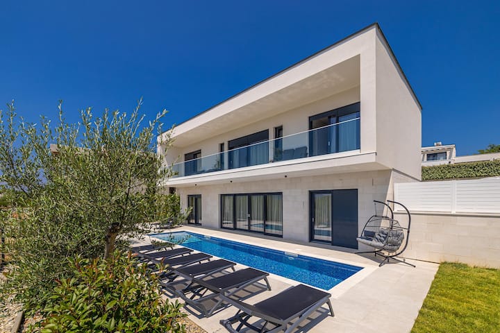 Villa Jana With Private Pool - Cres