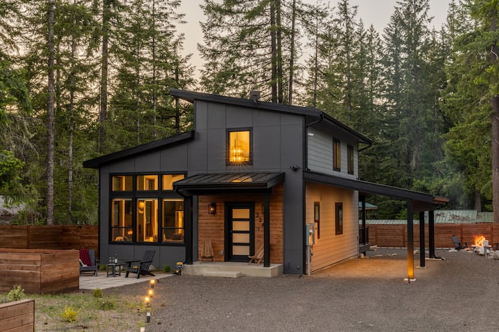 The Summit Haus- Mt. Rainier - Ashford, WA