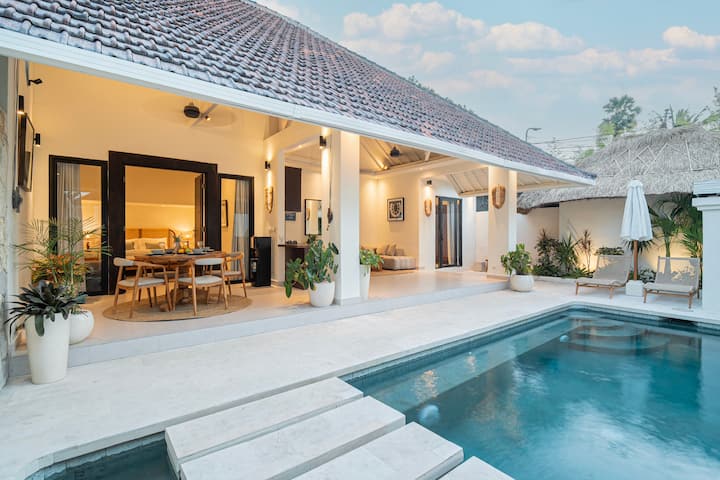 2br Beach Villa In Seminyak | Floating Breakfast - Bali