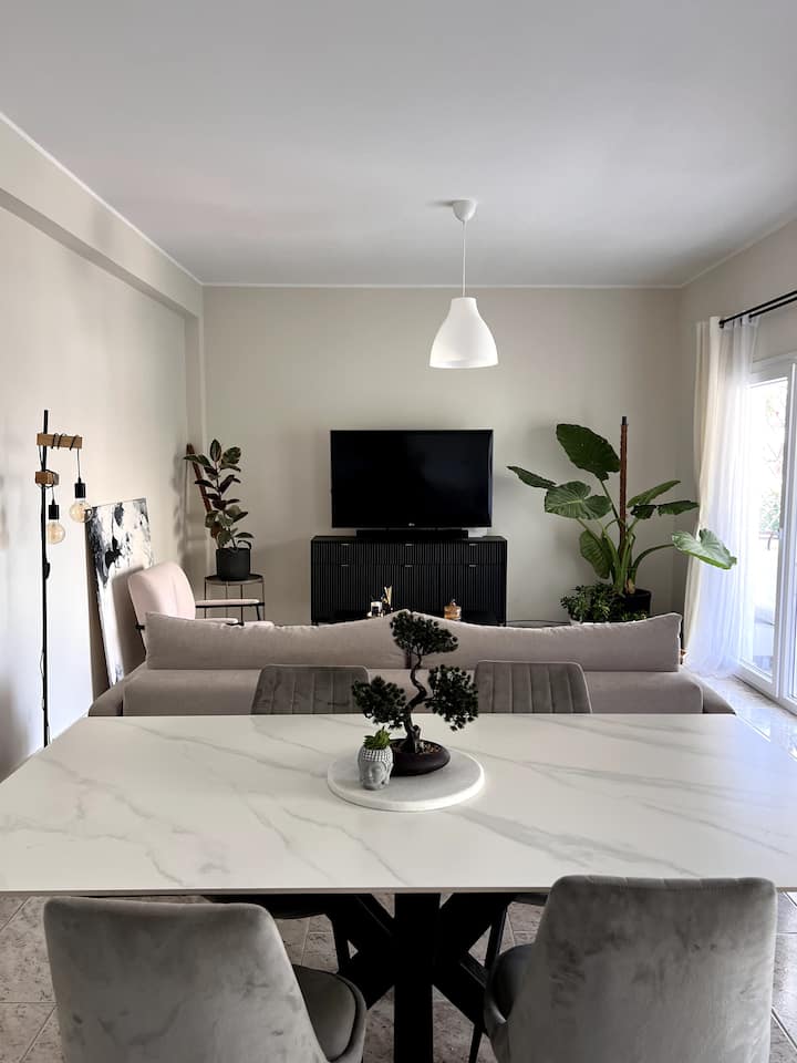 Casi- Homes. 
Almost Like Home. - 라르나카