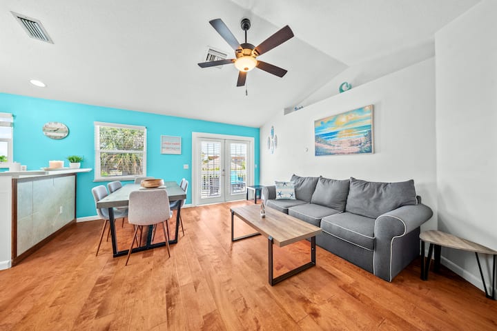 Kayaks, Bikes & Pool | 3 Min To The Beach - Fort Pierce, FL