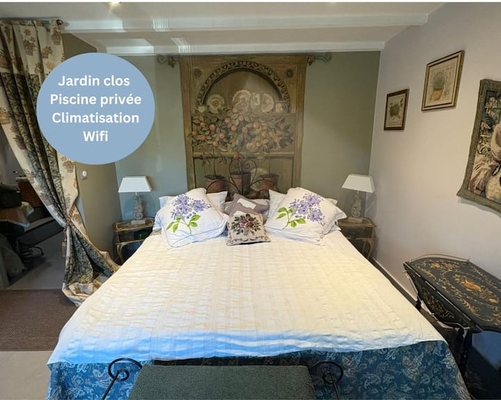 Douce Parenthèse Dans Une Chambre D’autrefois - Maussane-les-Alpilles