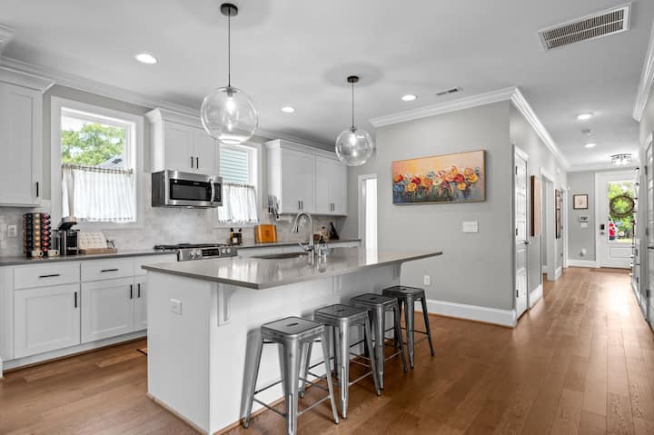 Fun Filled Luxury • Chic 4br • Lenovo • Fairgound - 롤리