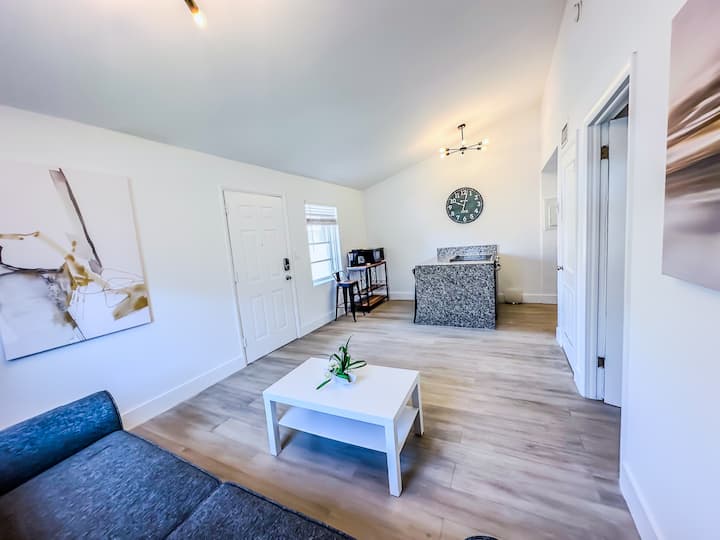 Comfy Apartment 5 Min To Center - Coral Gables, FL