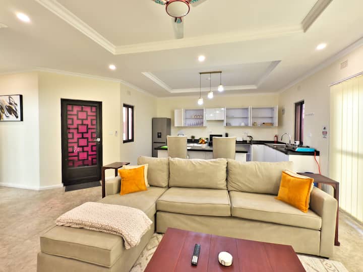 F4 - Power Backup, Great Wi-fi, Heated Pool, Gym! - Lusaka