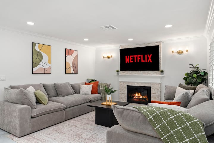 Central Oc Luxe Home | Heated Pool, Spa & Arcade - Huntington Beach, CA