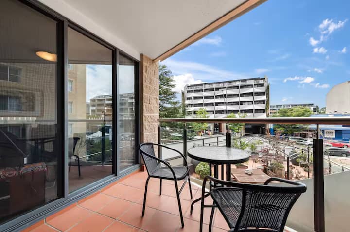 Your Cosy Hub | Braddon Eats & Anu Steps Away - GIO Stadium Canberra