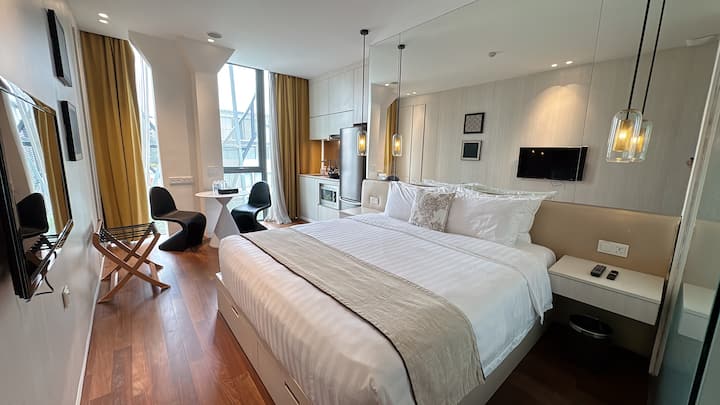 Liv Premier King Bed Studio With Pool In Novena - Ang Mo Kio