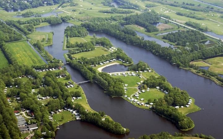 Houten Huisje Aan Het Water - Leeuwarden