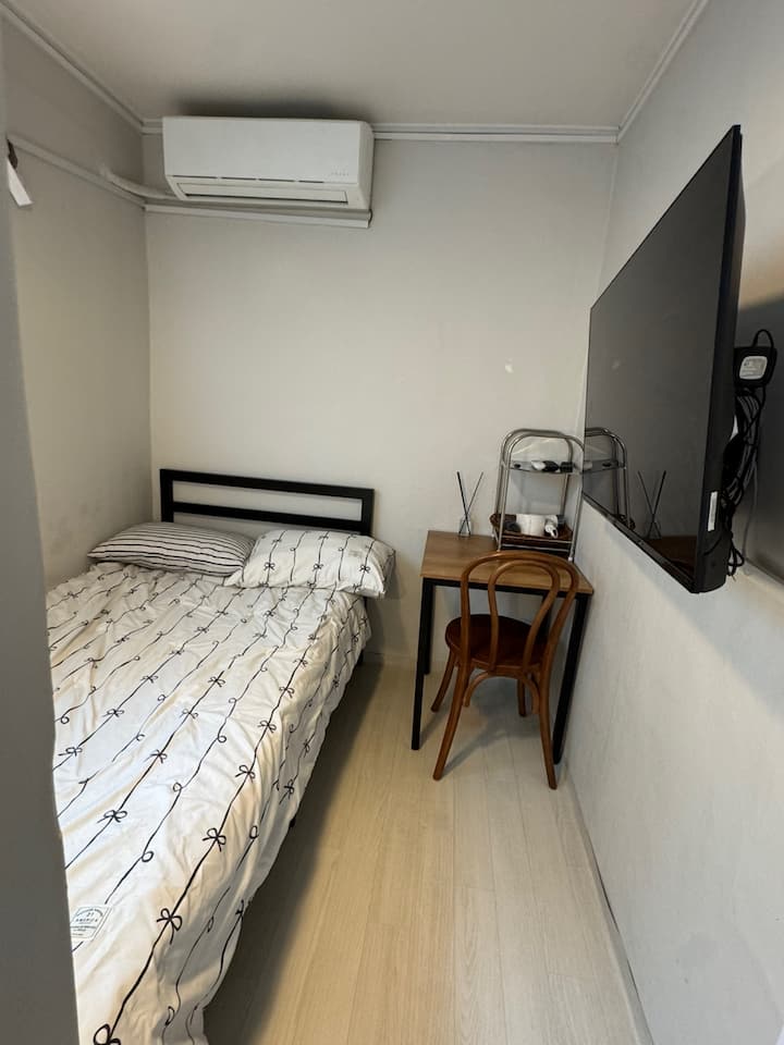 지하철 1호선 대방역 도보7분.개인실과 개인 화장실. 고척스카이돔 20분.집앞 30초 버스 - Seoul