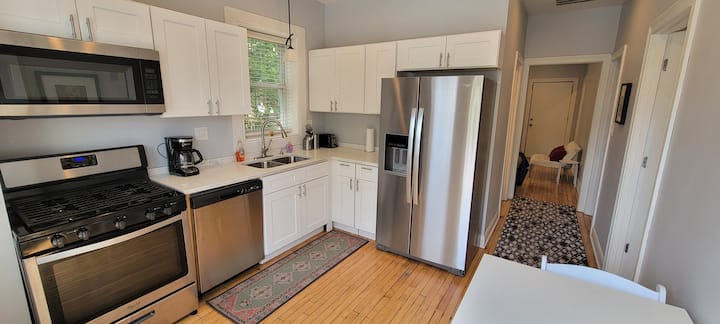 Sun Filled Tranquil 2 Br Great Part Of Logan Sq. - Chicago, IL