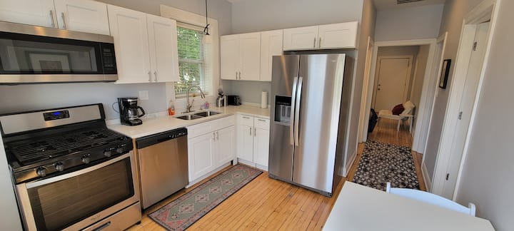 Sun Filled Tranquil 2 Br Great Part Of Logan Sq. - Lincoln Square - Chicago