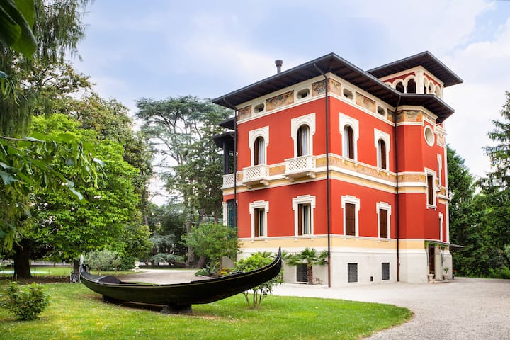 Historic Villa With Original Gondola - Pordenone