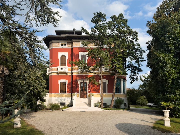 Autumn Escape In A Historic Villa - Fontanelle