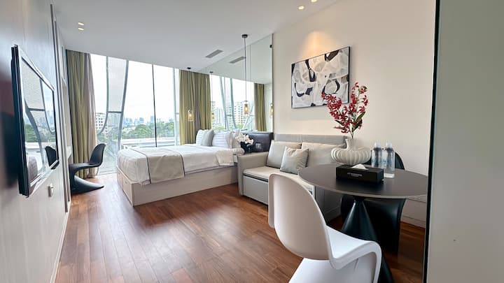 Liv Deluxe King Studio With Sofa Bed In Novena - Singapore