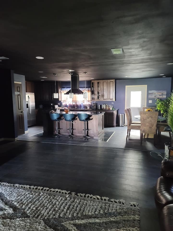 Eat, Pray & Love Country Living - The Blue Lagoon, Vinton